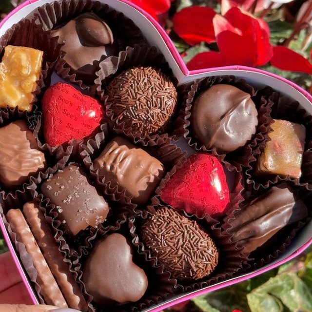 Burbank Town Center | Shopping Mall | Movies | Food & Drink